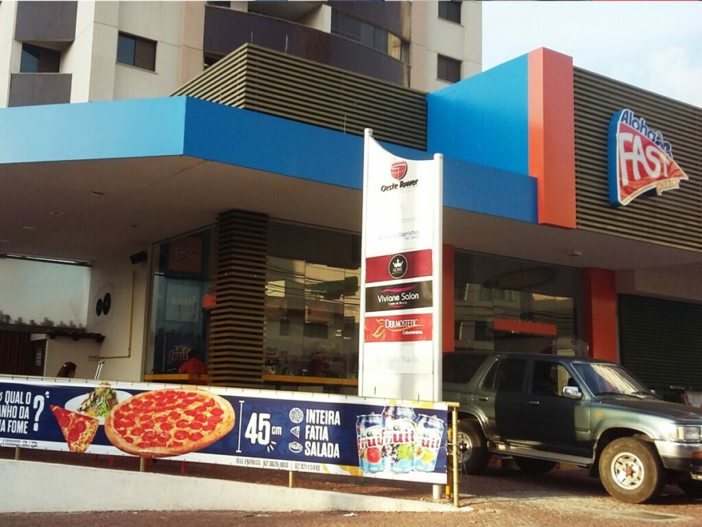 Fachada em ACM com Brise e Letra Caixa – Aloha Fast Pizza – Fachadas ...